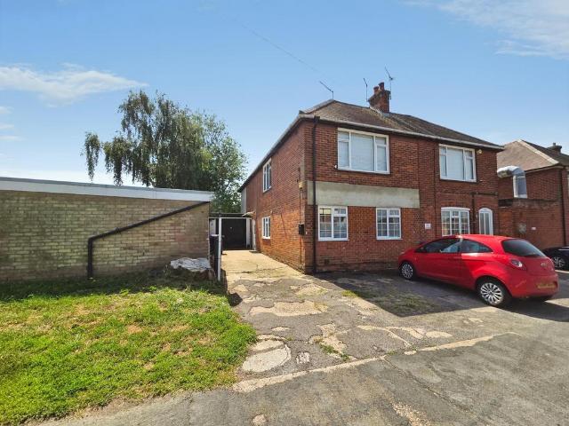 St. Nicholas Close, Witham, CM8 3 bed maisonette to rent £1,495 pcm £345 pw