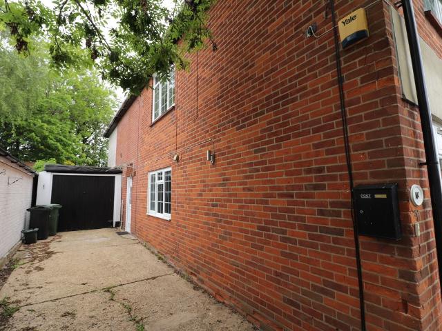 St. Nicholas Close, Witham CM8, 3 bed maisonette to rent, £1,550 pcm | PrimeLocation