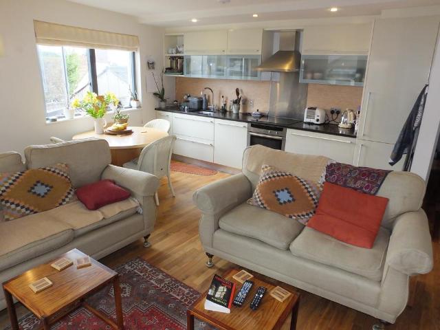 St. Nicholas Lane, Lewes BN7 2 bed apartment to rent £1,450 pcm £335 pw