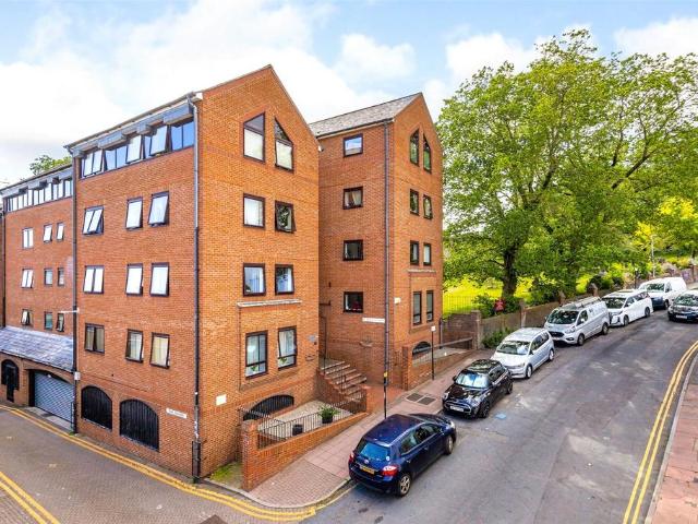 St Nicholas Lodge, Church Street. 2 bed apartment to rent £1,600 pcm £369 pw