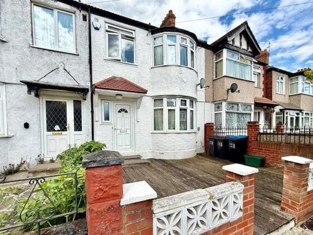 St. Olaves Walk, London, 3 Bedroom Terraced