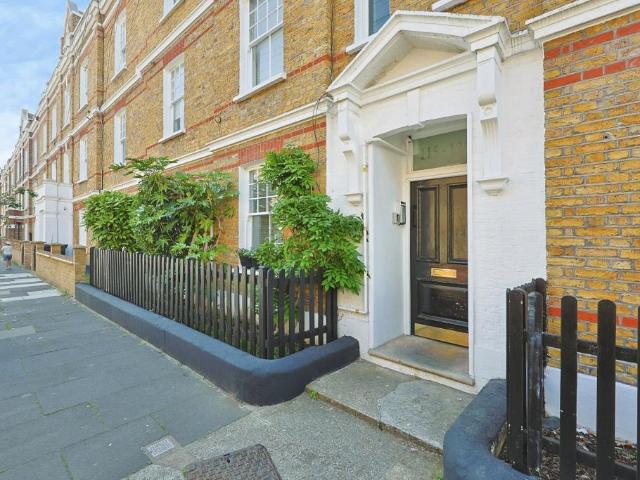 St Olaf`s Road, Fulham, SW6 1 bed flat to rent £2,225 pcm £513 pw