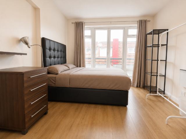 St Pancras, London NW1 3 bed flat to rent £3,890 pcm £898 pw