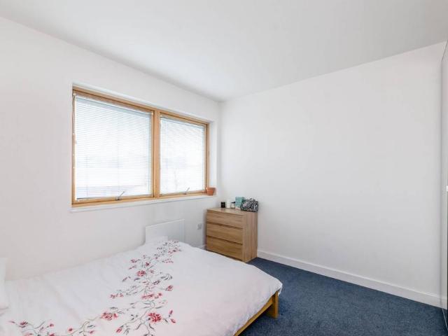 St Pancras Way, Camden, London, NW1 2 bed flat to rent £2,817 pcm £650 pw