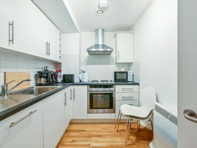 St Pancras Way, Camden, London, NW1 Studio to rent £1,907 pcm £440 pw