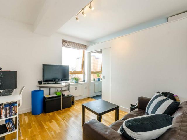 St Pancras Way, King's Cross, London. 1 bed flat to rent £2,015 pcm £465 pw