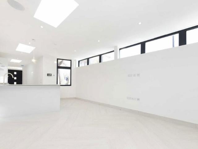 St. Pancras Way, London NW1 1 bed flat to rent £2,300 pcm £531 pw