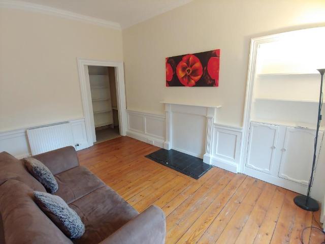 St Patrick Street, Edinburgh, EH8 3 bed flat to rent £2,250 pcm £519 pw