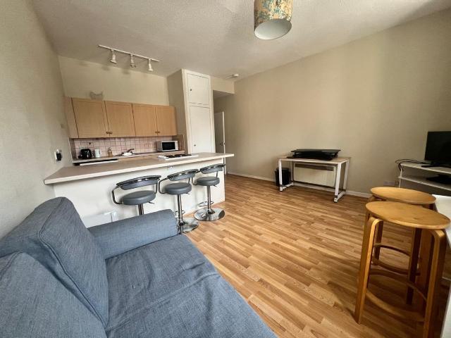 St. Patrick Square, Edinburgh EH8, 1 bed flat to rent, £1,100 pcm | PrimeLocation