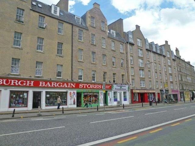 St Patrick Square, Edinburgh, EH8 2 bed flat to rent £1,750 pcm £404 pw