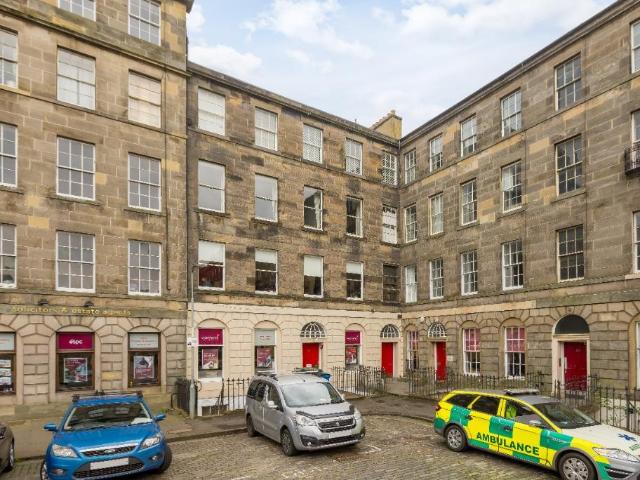 St Patrick Square, Newington. 4 bed flat to rent £3,300 pcm £762 pw