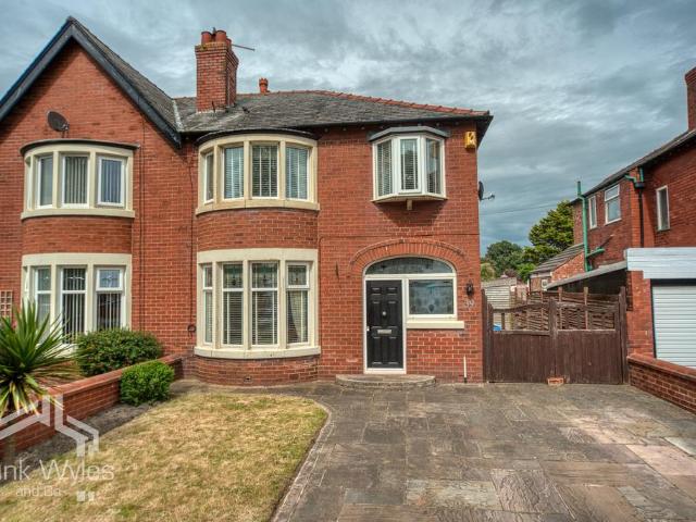 St. Patricks Road South, Lytham St. 3 bed semi detached house to rent £1,280 pcm £295 pw