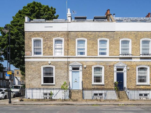 St Paul Street, Islington, London, N1 1 bed flat to rent £2,817 pcm £650 pw