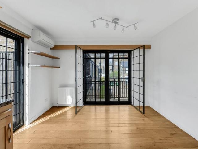 St. Paul’s Crescent, Camden, NW1 2 bed apartment to rent £3,198 pcm £738 pw