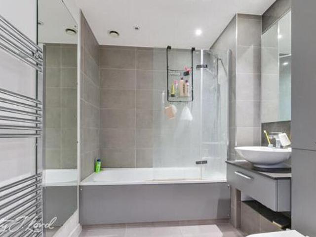 St Pauls Way, 3 Bedroom Flat