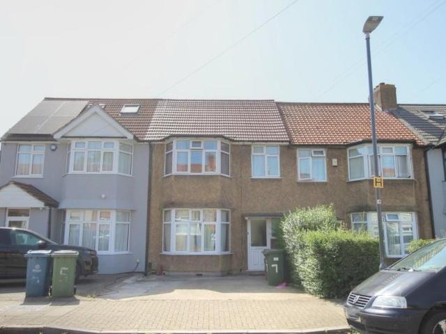 St Pauls Avenue, Harrow 3 bed terraced house to rent £2,400 pcm £554 pw