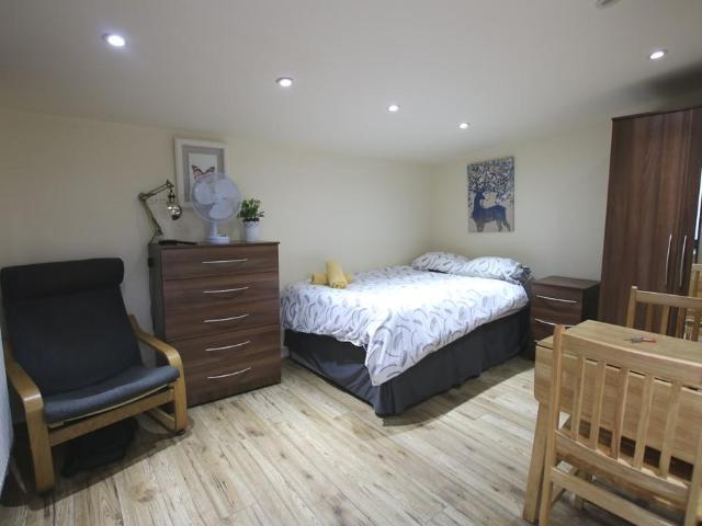St. Pauls Avenue, London Studio to rent £1,275 pcm £294 pw