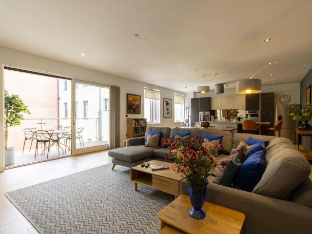 St Pauls Chambers, Caroline Street. 3 bed apartment to rent £2,400 pcm £554 pw