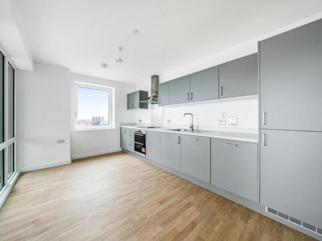 St Pauls Road, Barking, London, IG11 2 bed flat to rent £2,000 pcm £462 pw