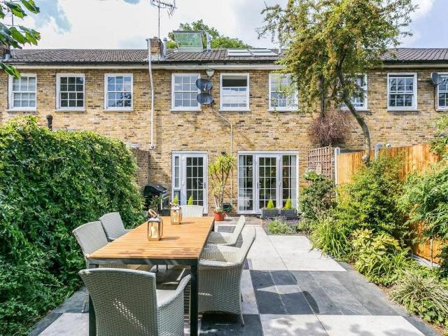 St Paul's Road, Canonbury, London, N1 3 bed terraced house to rent £5,000 pcm £1,154 pw
