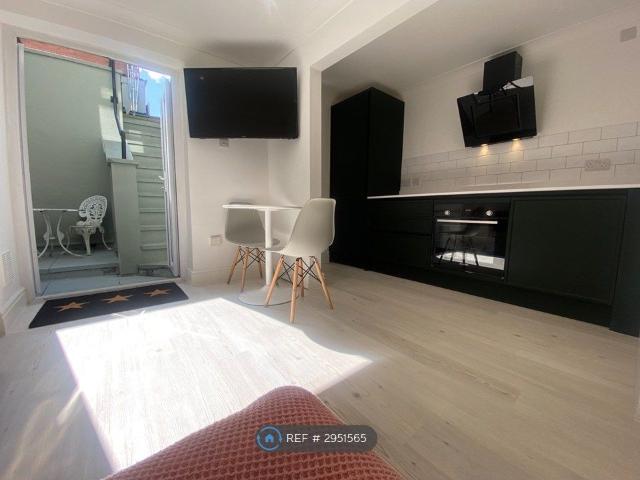 St. Pauls Road, Cheltenham GL50, 1 bed flat to rent, £1,250 pcm | PrimeLocation