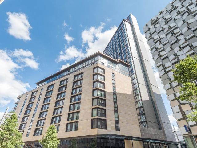 St Pauls Square, City Centre. 2 bed apartment to rent £1,050 pcm £242 pw