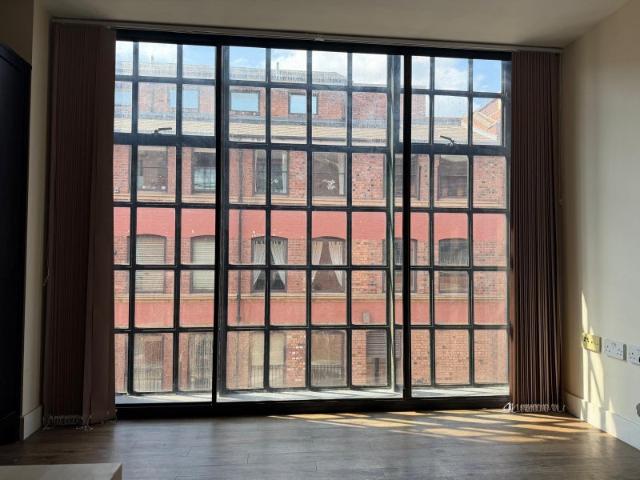 St Paul's Square Spacious One Bedroom Apartment