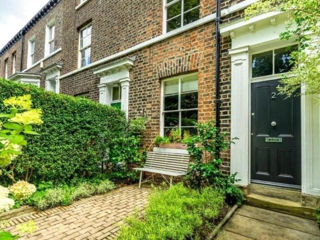 St. Pauls Square, York, YO24 3 bed terraced house to rent £2,250 pcm £519 pw