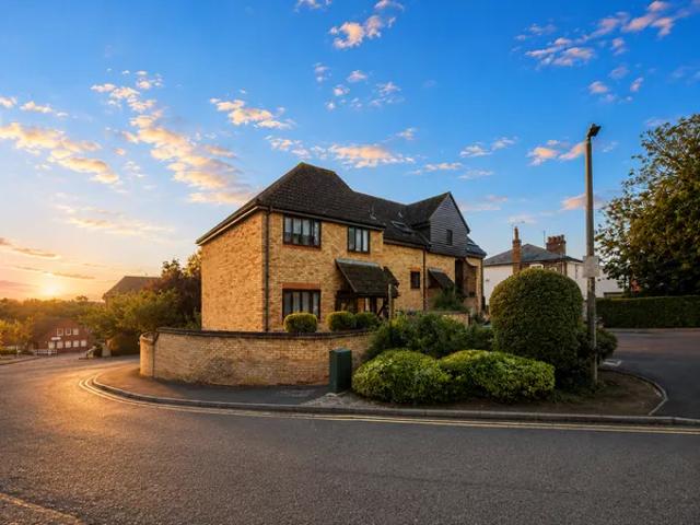 St Peters Court, IP33 3LY