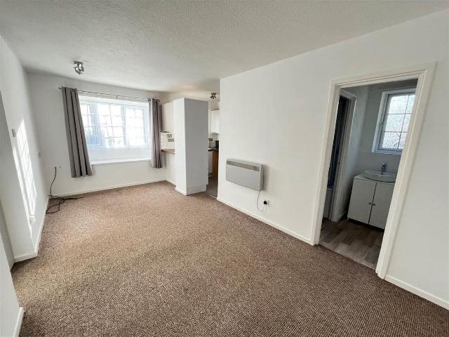 St. Peters Close, Daventry NN11, 1 bed flat to rent, £650 pcm | PrimeLocation
