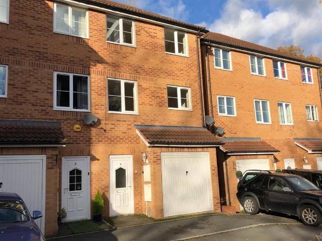 St Peters Close, Kidderminster DY10, 3 bed town house to rent, £1,100 pcm | PrimeLocation