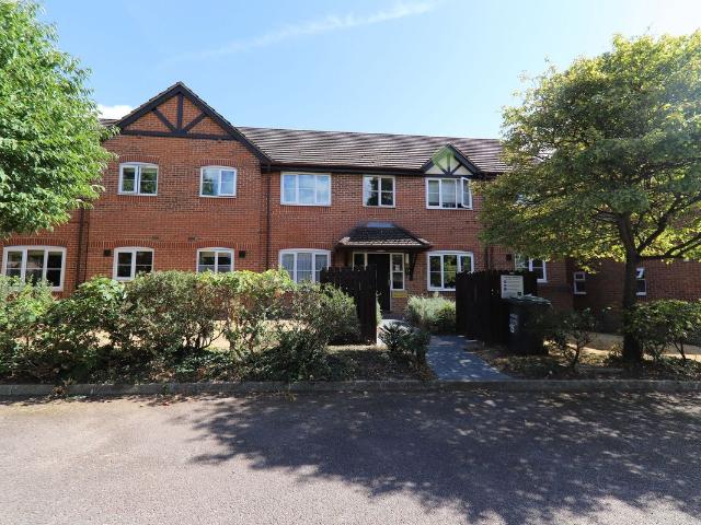 St. Peters Close, Mill End WD3, 2 bed flat to rent, £1,695 pcm | PrimeLocation