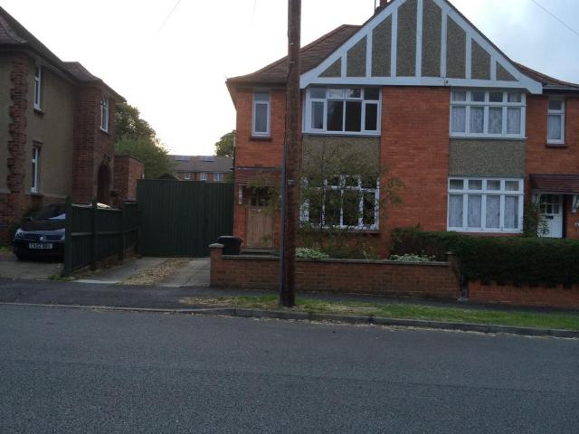 St. Peters Avenue, Rushden NN10 3 bed semi detached house to rent £1,249 pcm £288 pw