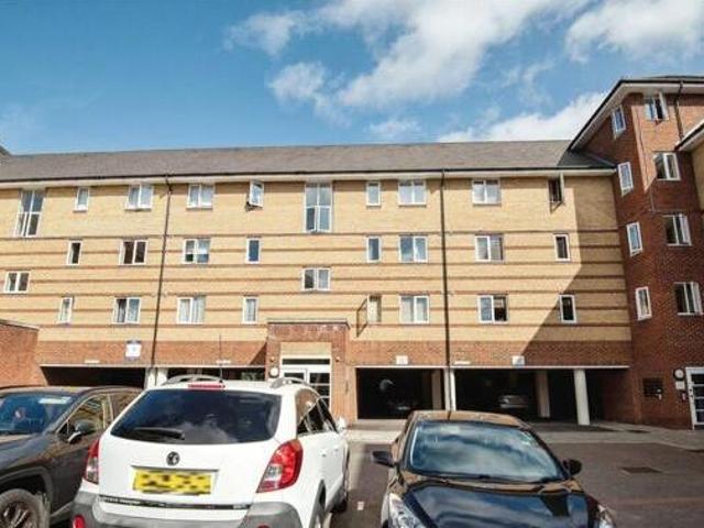 St. Peters Street, Maidstone, 2 Bedroom Flat