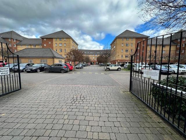 St. Peters Street, Maidstone ME16 2 bed apartment to rent £1,275 pcm £294 pw