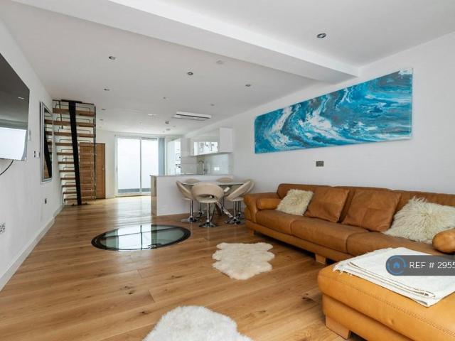 St. Peter's Street, London, N1 1 bed in a house share to rent £1,680 pcm £388 pw