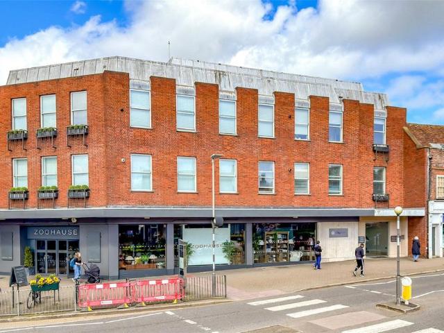 St. Peters Street, St. Albans. 2 bed apartment to rent £1,950 pcm £450 pw