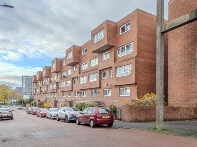 St Peters Path, Woodside, 2 Bedroom Maisonette