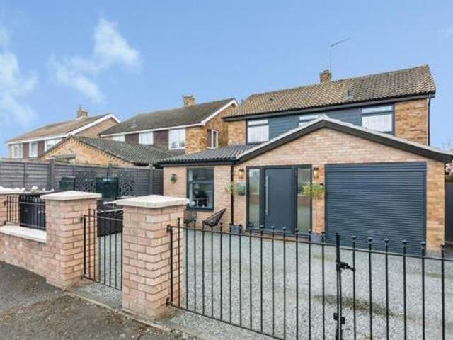 St. Peters Path, Holton, 3 Bedroom Detached
