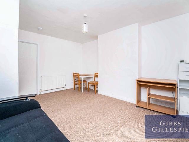 St. Peters Road, Uxbridge UB8, 1 bed flat to rent, £1,200 pcm | PrimeLocation