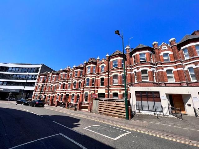 St Peters Road, Bournemouth BH1, 1 bed flat to rent, £925 pcm | PrimeLocation