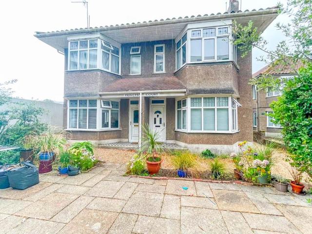 St Peters Road, Bournemouth, Dorset 2 bed flat to rent £1,195 pcm £276 pw