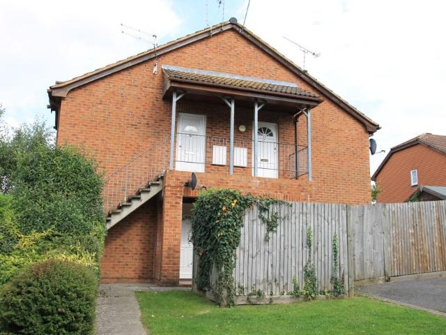 St Peters Road, Farnham GU10, Studio to rent, £820 pcm | PrimeLocation