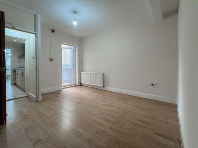 St. Peters Road, Reading RG6, 4 bed terraced house to rent, £1,900 pcm | PrimeLocation