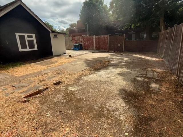 St. Peters Way, Hayes UB3, 1 bed bungalow to rent, £2,000 pcm | PrimeLocation