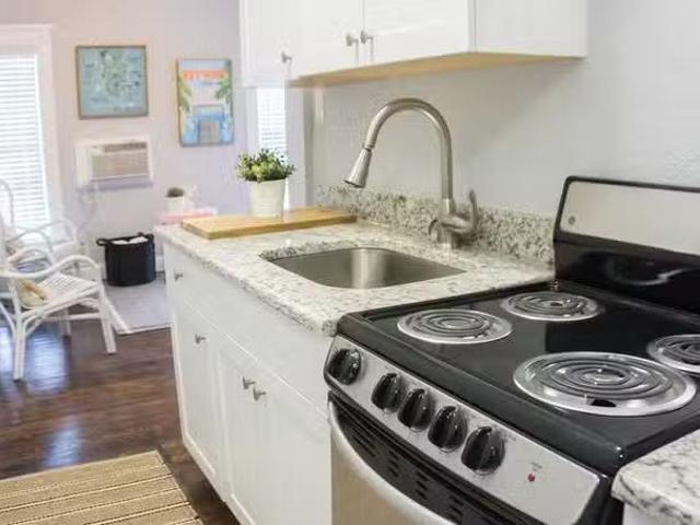 St Petersburg, FL Apartment $895.00 Available May 2019 70.