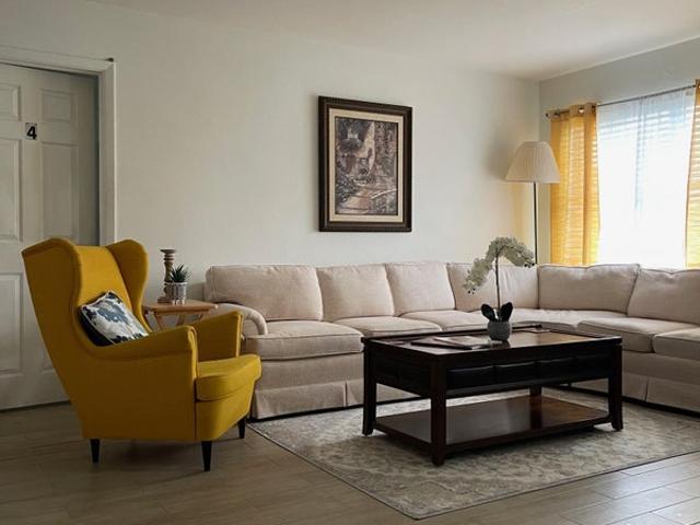 St. Petersburg House Furnished Room
