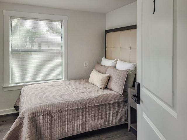 St. Petersburg House. Spacious & comfortable, close to public transportation