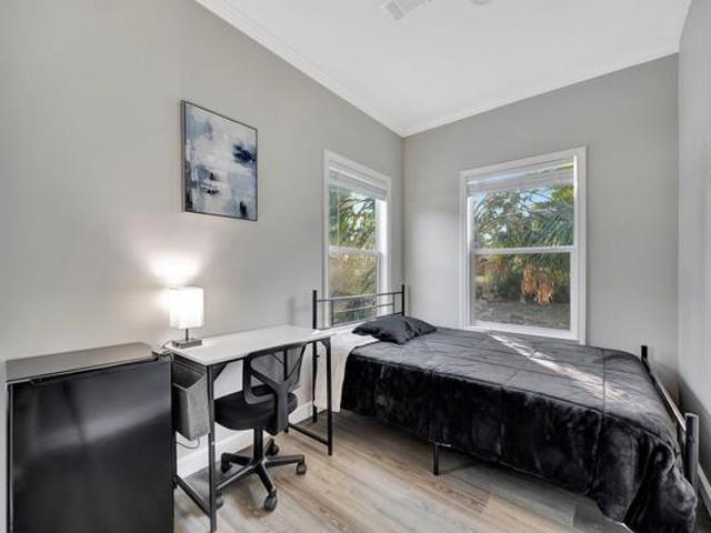 St. Petersburg House with Dining area. Comfortable & spacious