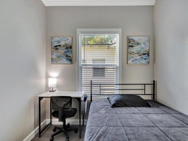 St. Petersburg House with Dining area. Comfortable & spacious